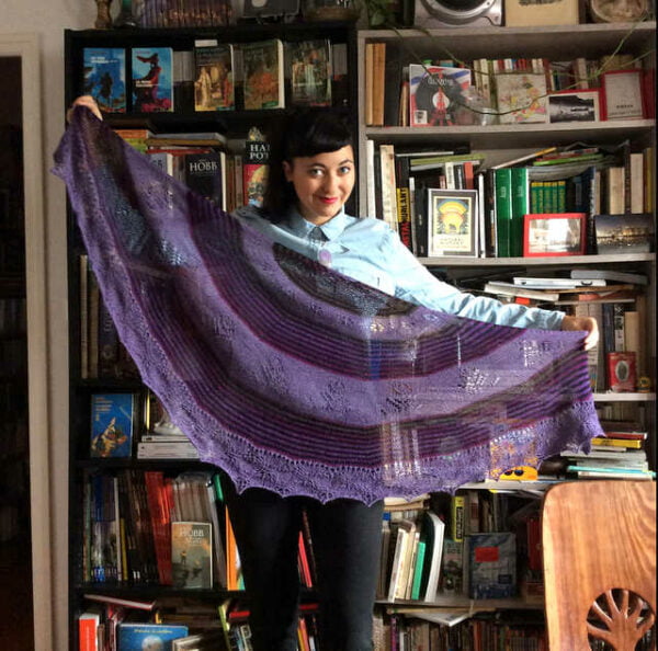 Châle Lady Patience, de bien jolies versions ! {Patron de tricot}