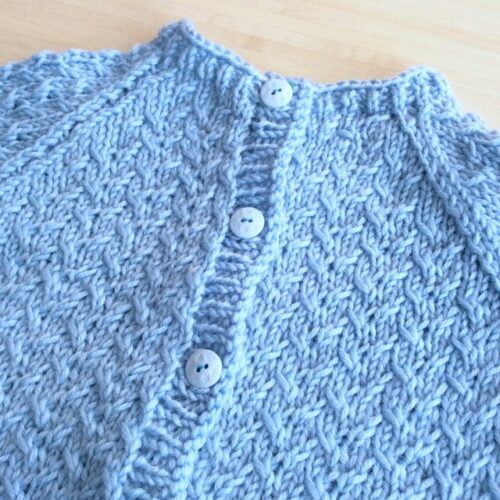 Petit Biscuit - un cardigan à croquer ! {Tricot bébé}