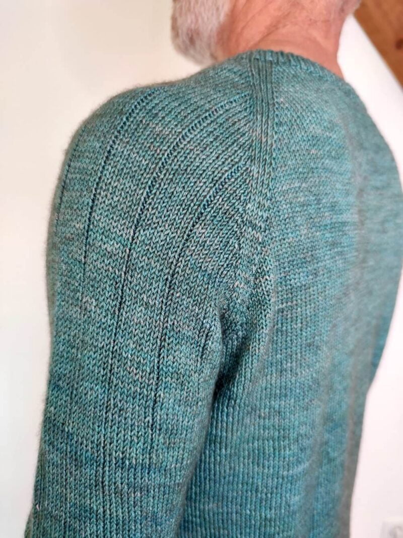 > Pull pour Homme So Basic Sweater, un modèle facile en Top-Down